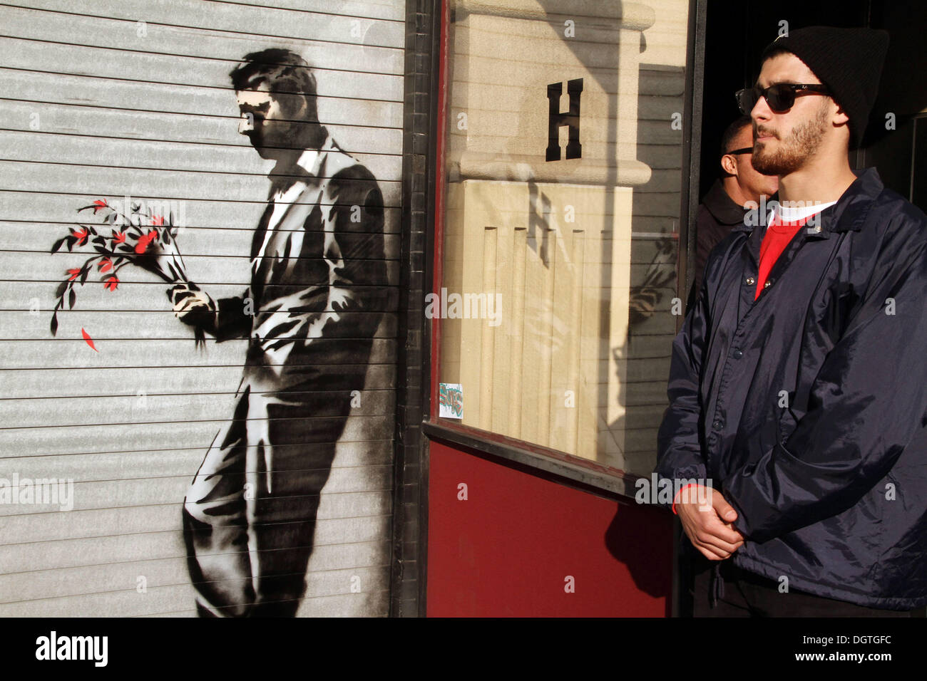 New York, New York, USA. 24th Oct, 2013. A security guard protects ...