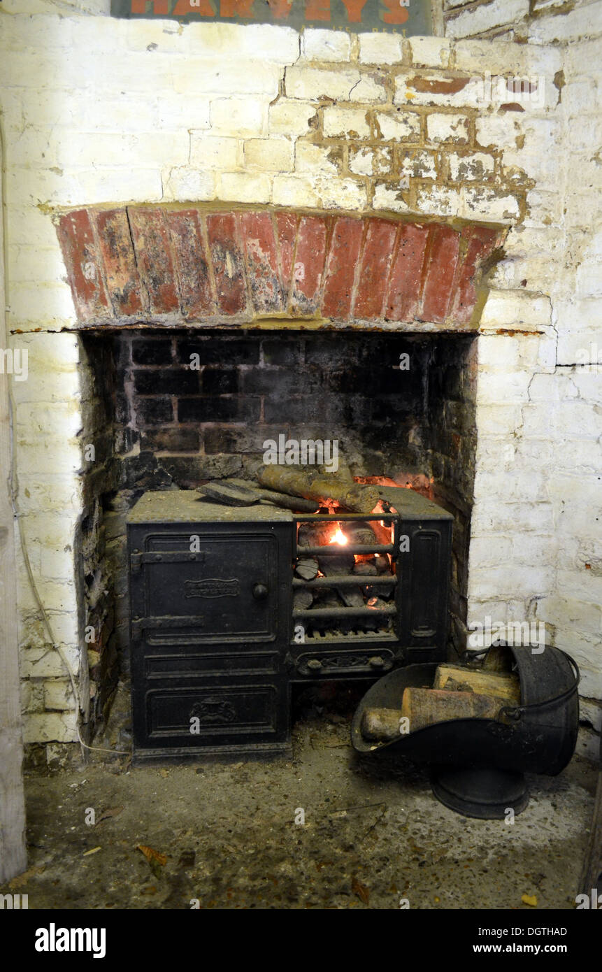 Old range cooker hi-res stock photography and images - Alamy