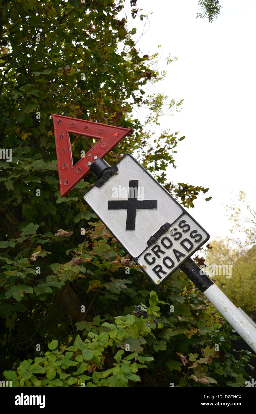 Crossroads sign hi-res stock photography and images - Alamy
