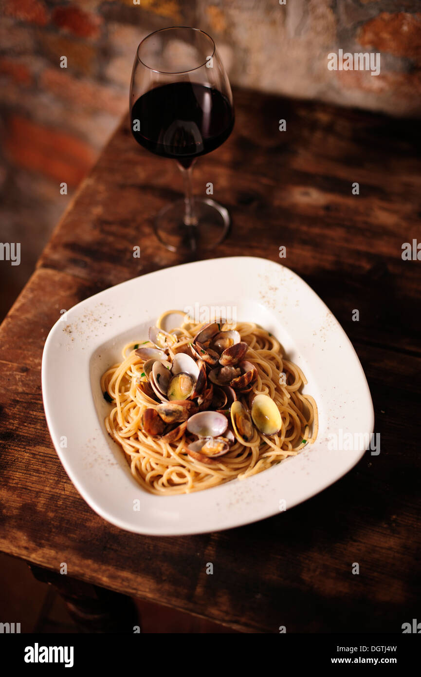 Spaghetti traditional venice food hi-res stock photography and images ...