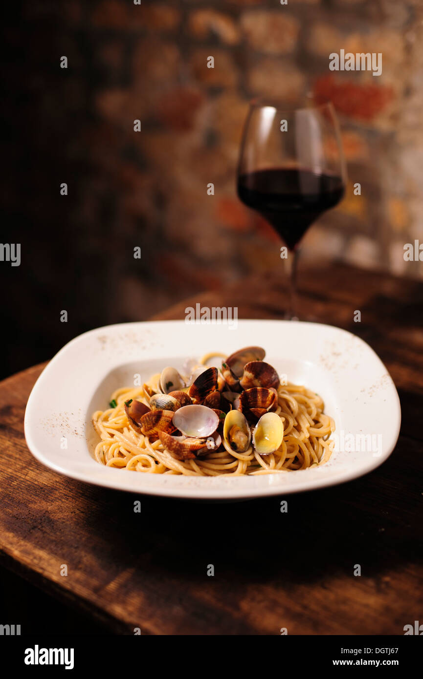 Spaghetti traditional venice food hi-res stock photography and images ...