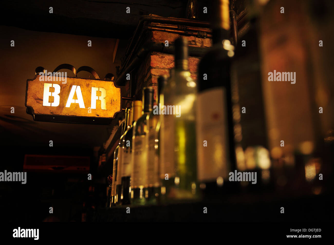 Bar sign hi-res stock photography and images - Alamy