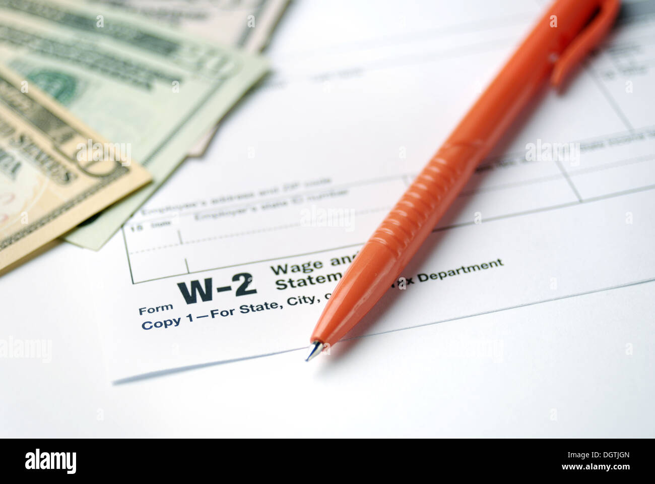 Form W-2 Wage and Tax Statement Stock Photo - Alamy