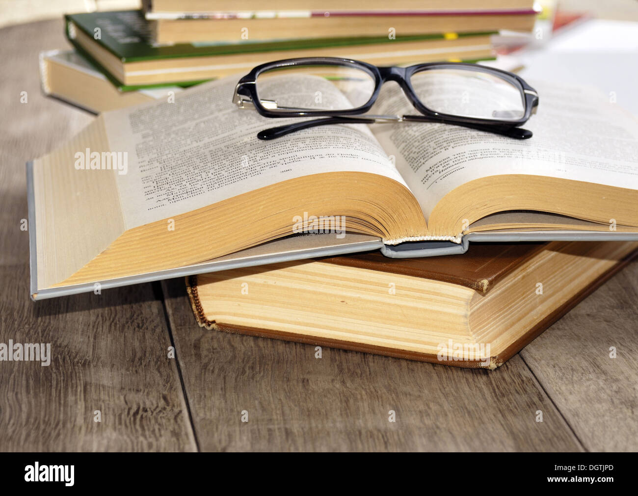 Glasses on book hi-res stock photography and images - Alamy