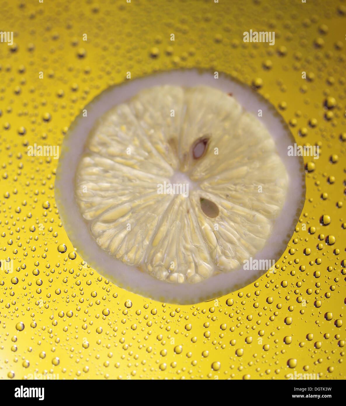 Lemon cross section close up hi-res stock photography and images - Alamy
