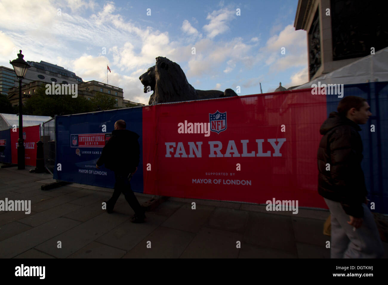 Sporting fans trafalgar square hi-res stock photography and images - Alamy