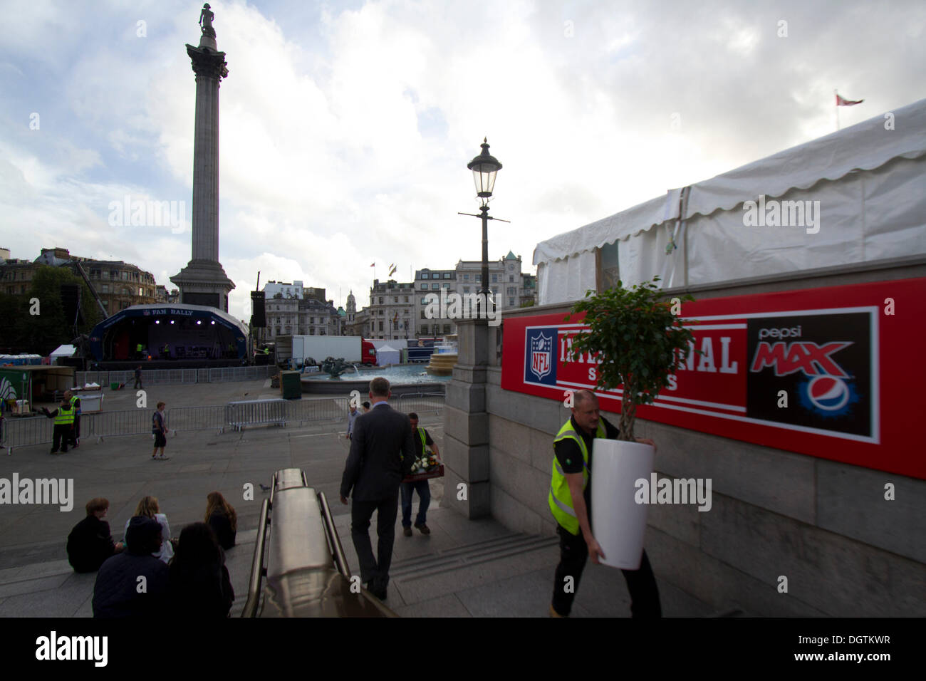 Sporting fans trafalgar square hi-res stock photography and images - Alamy