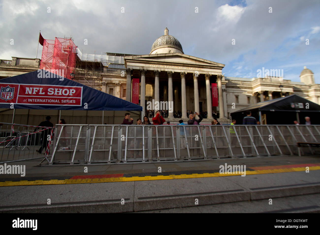 Sporting fans trafalgar square hi-res stock photography and images - Alamy