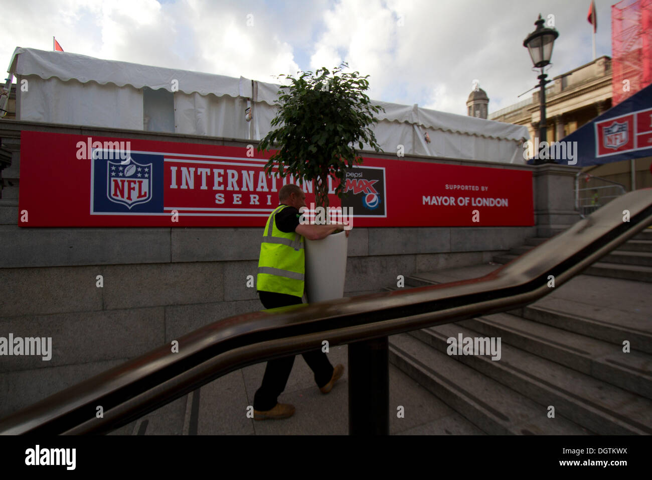 Sporting fans trafalgar square hi-res stock photography and images - Alamy