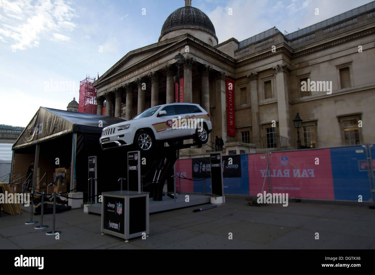 Sporting fans trafalgar square hi-res stock photography and images - Alamy