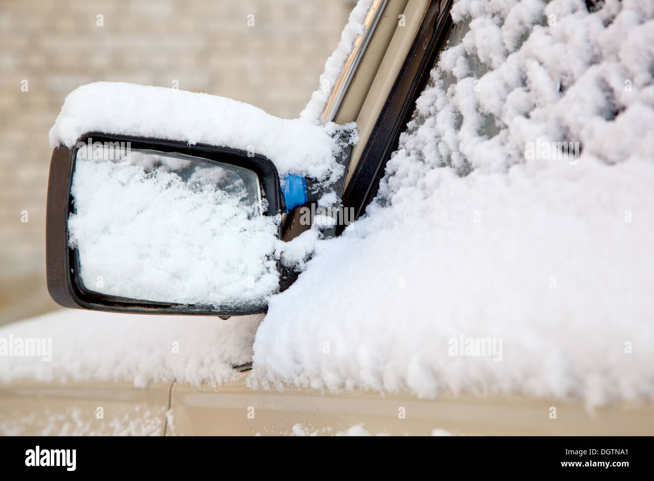 Snow white mirror hi-res stock photography and images - Alamy