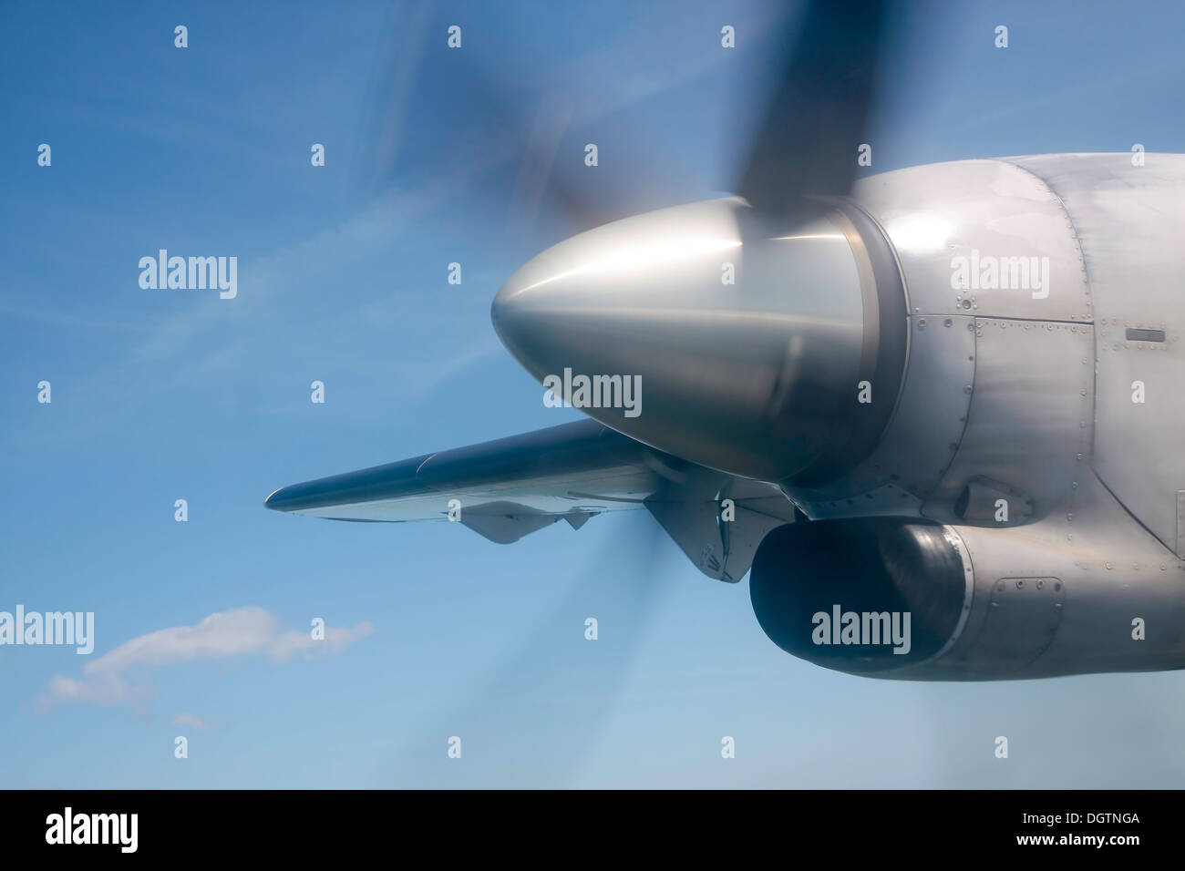 Airplane front propeller hi-res stock photography and images - Alamy