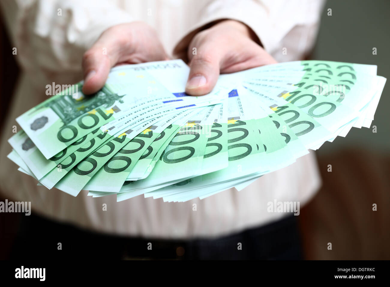 Hand man counting 100 hi-res stock photography and images - Alamy
