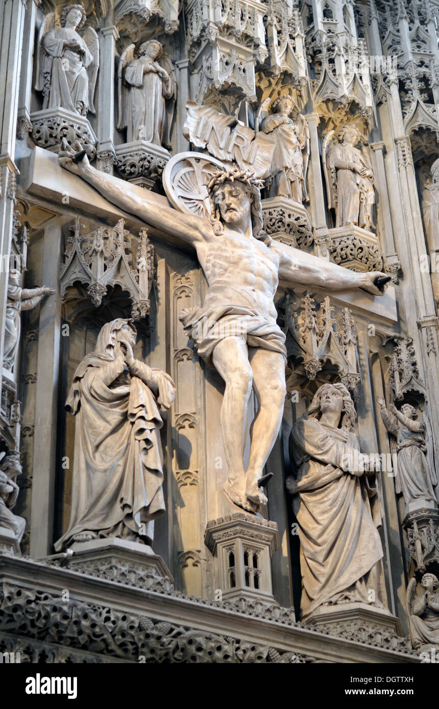 christ on cross st albans cathedral Stock Photo - Alamy