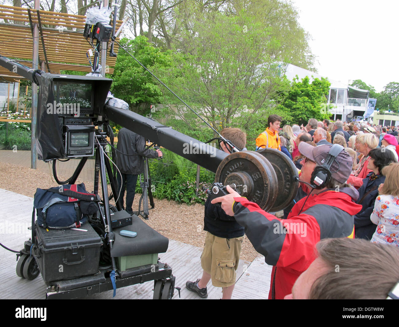 boom camera operative Stock Photo - Alamy