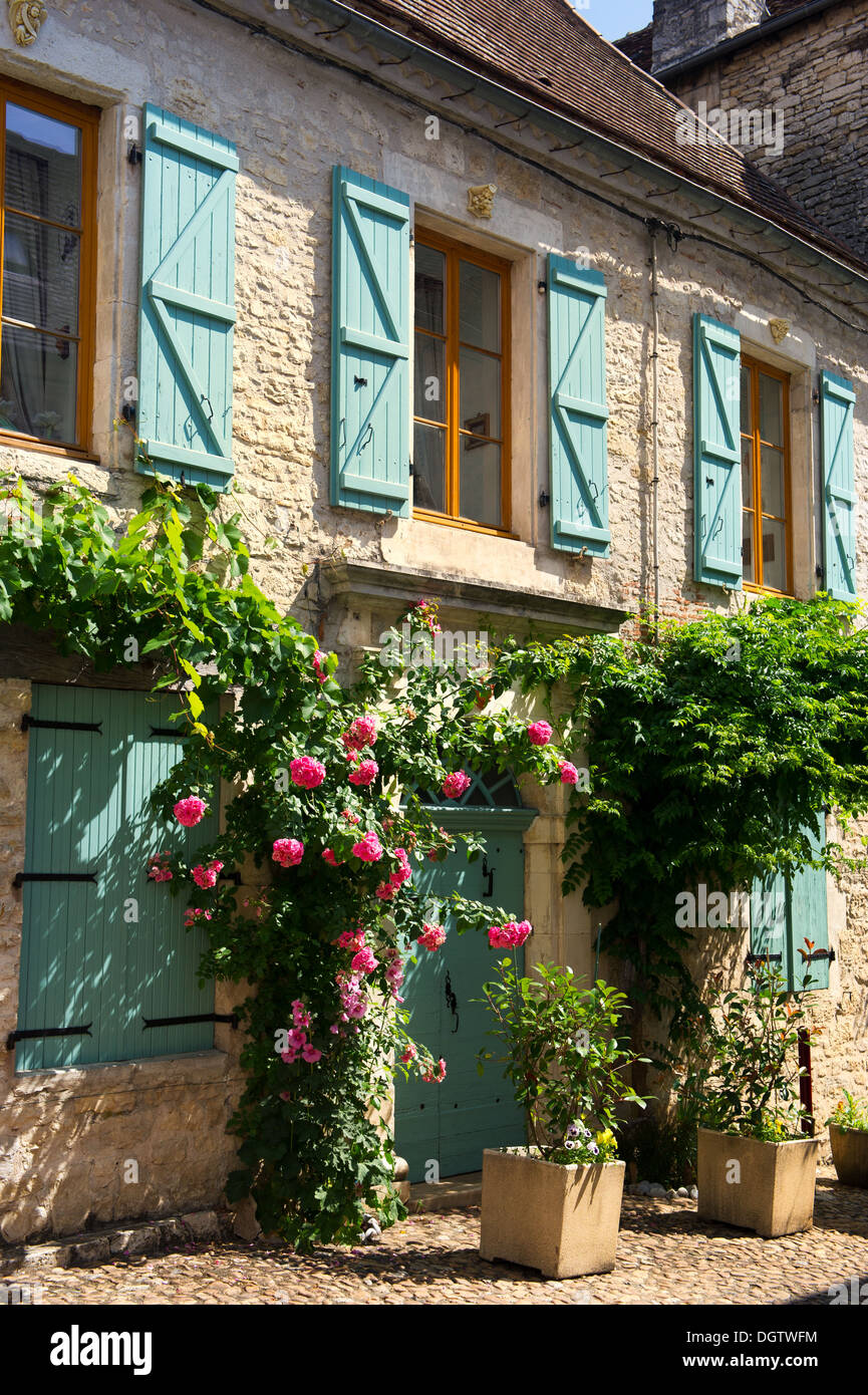 Typical french house roses hi-res stock photography and images - Alamy