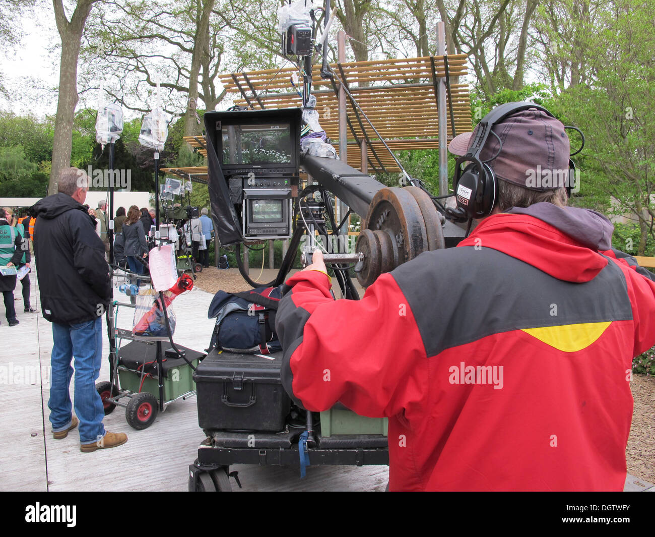 Boom operator hi-res stock photography and images - Alamy