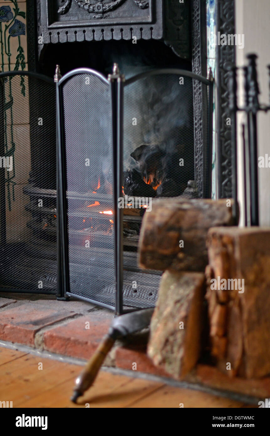 Open fire wood hi-res stock photography and images - Alamy