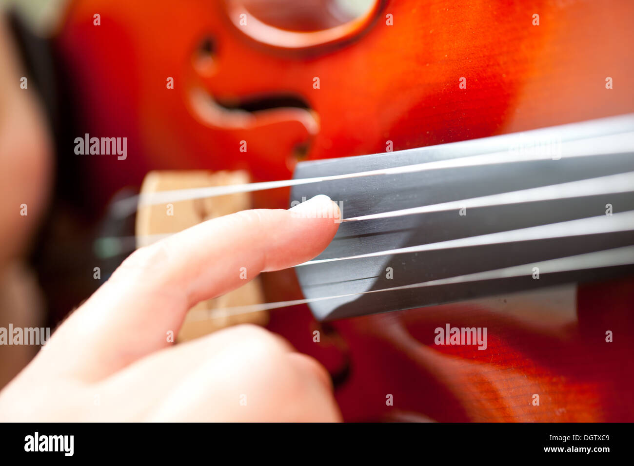finger on the string violin Stock Photo - Alamy