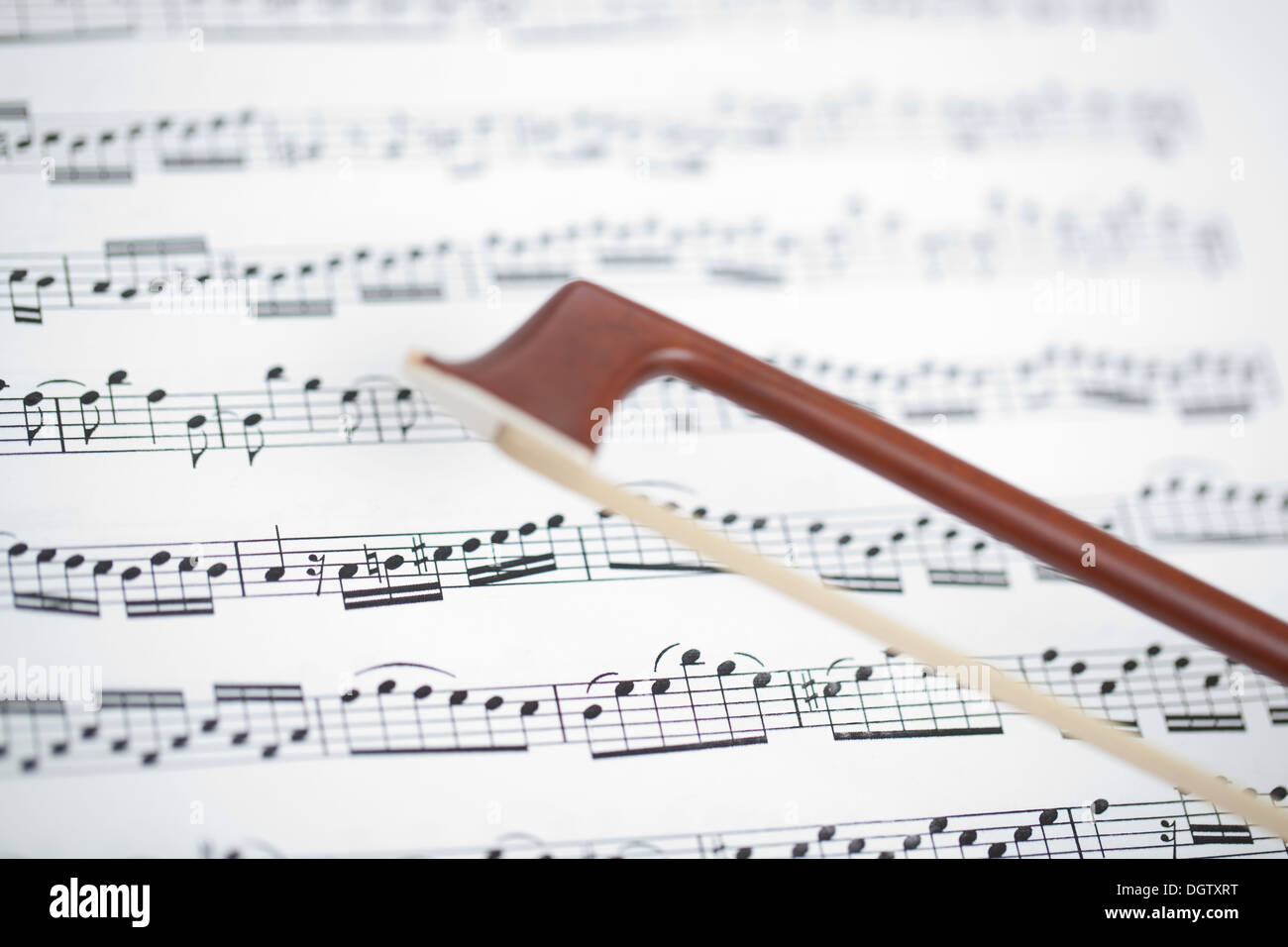 Musical bow hi-res stock photography and images - Alamy