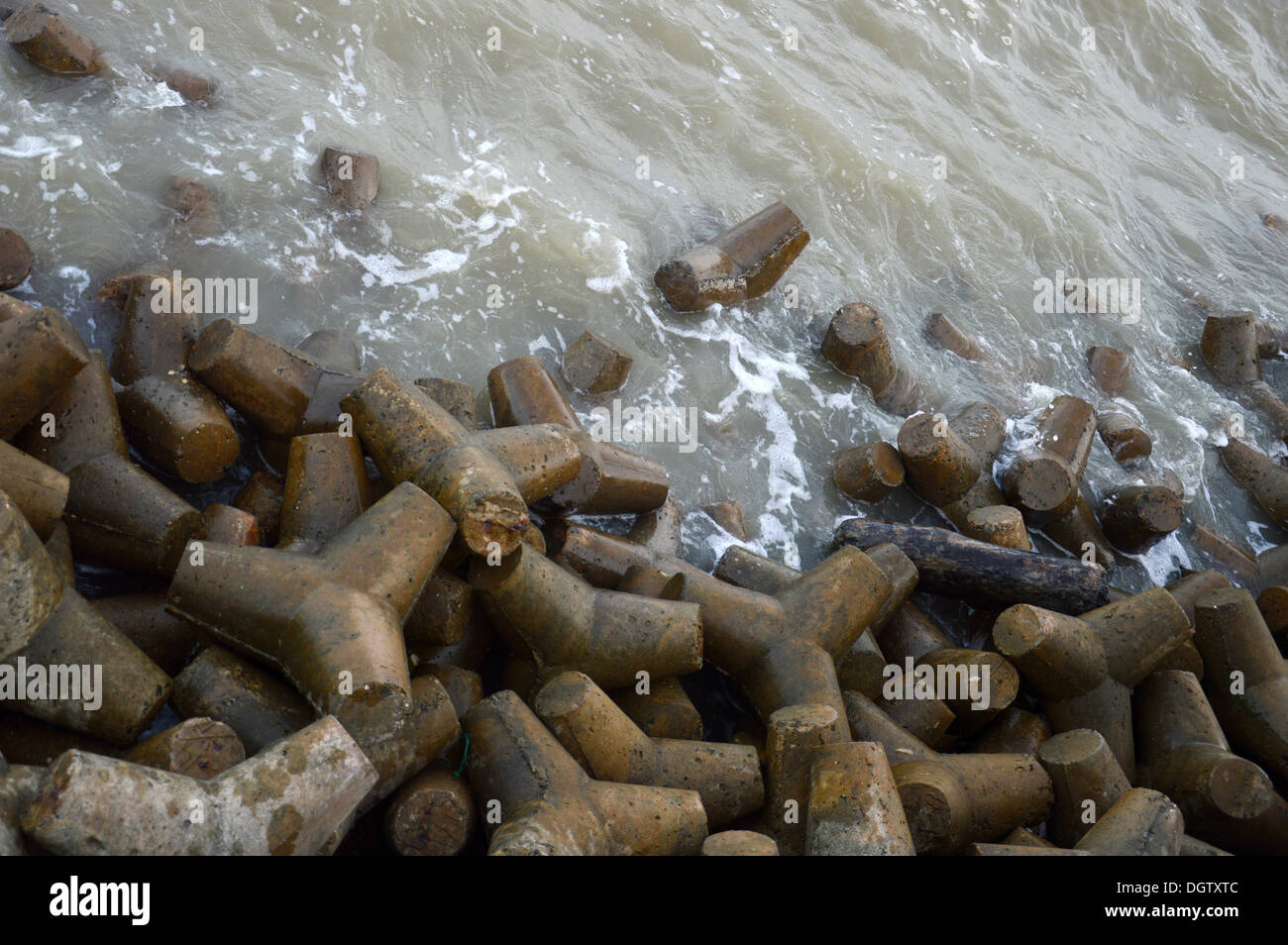 Coastal sea erosion protection tetrapods hi-res stock photography and ...