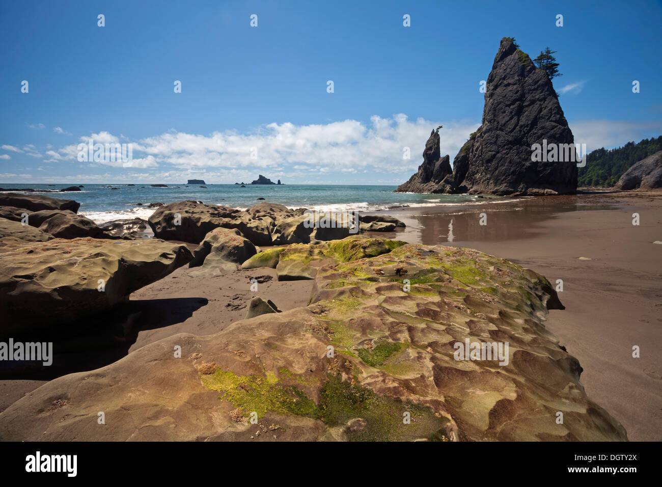 Offshore rocks sea stacks hi-res stock photography and images - Alamy