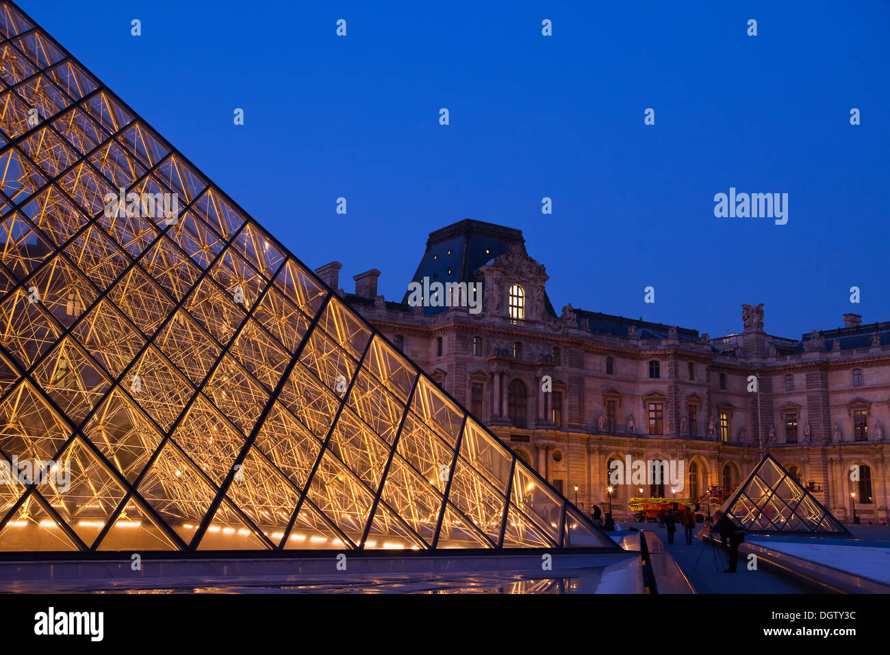 Louvre Pyramid and Louvre Palace Stock Photo - Alamy