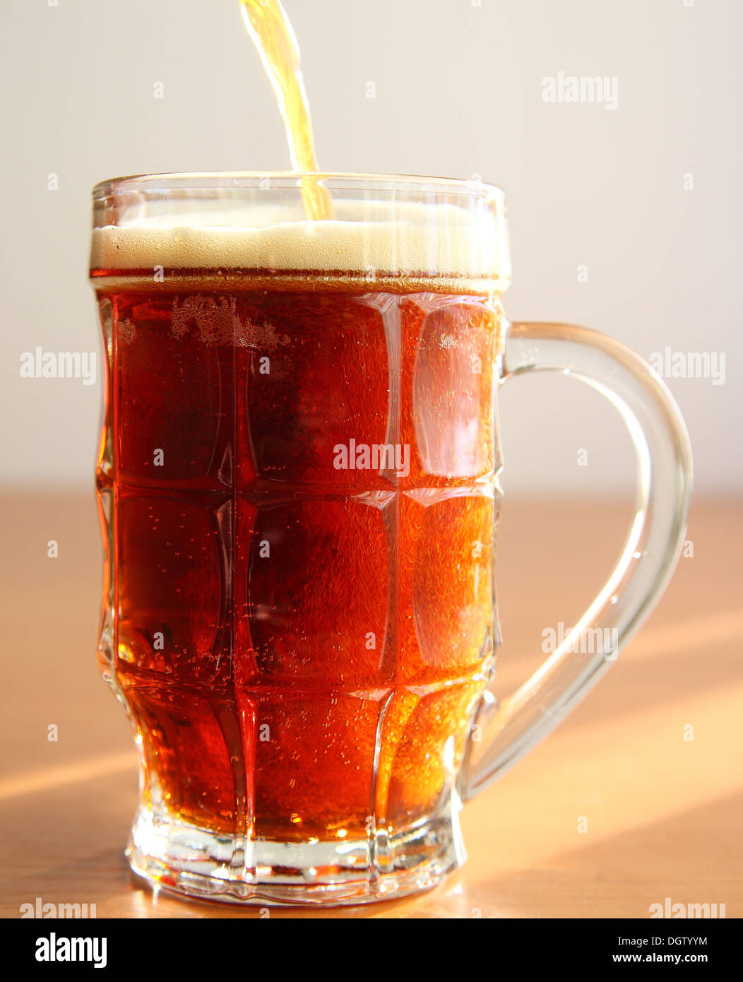 Beer glass foam spilling hi-res stock photography and images - Alamy