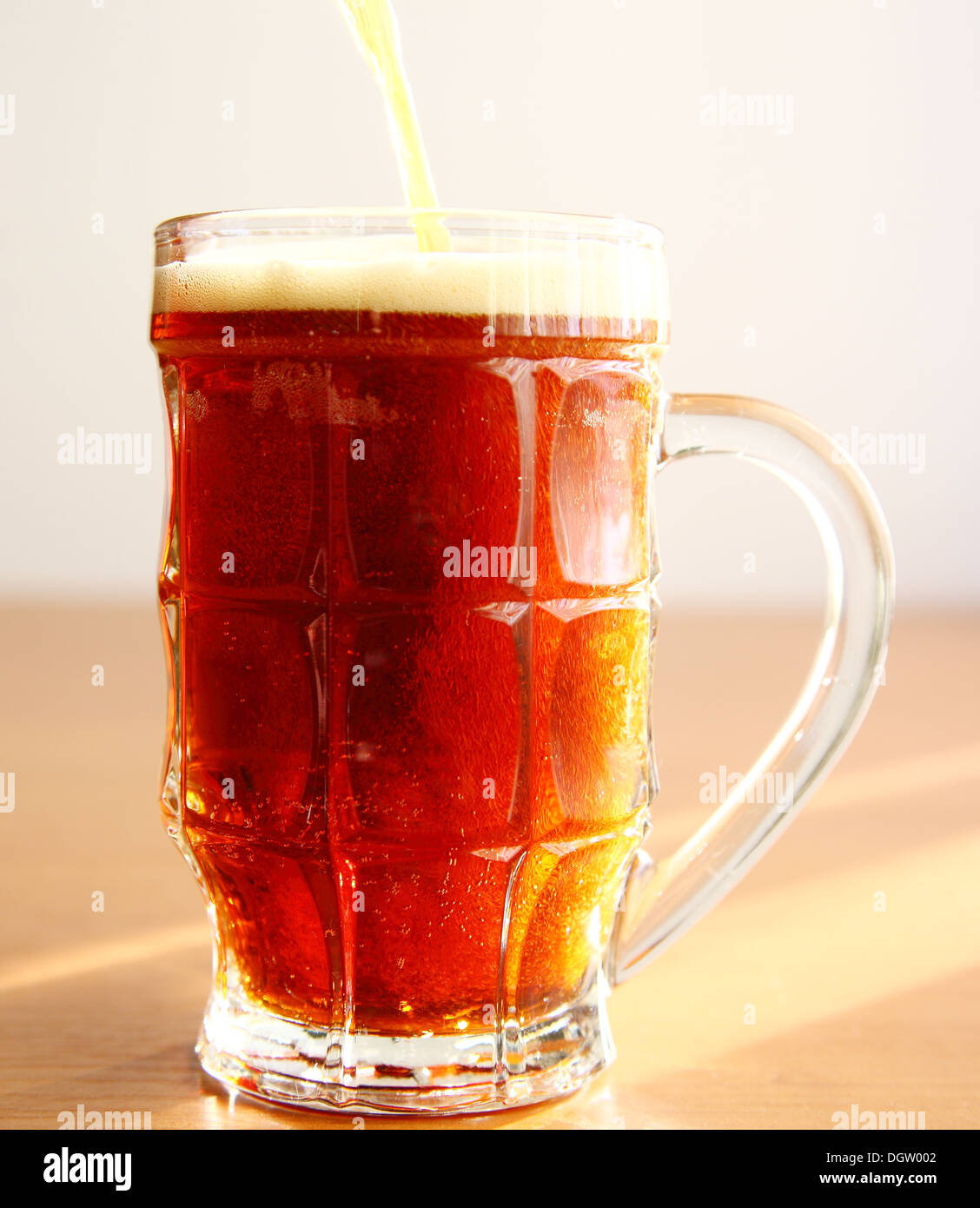 Beer spilling hi-res stock photography and images - Alamy