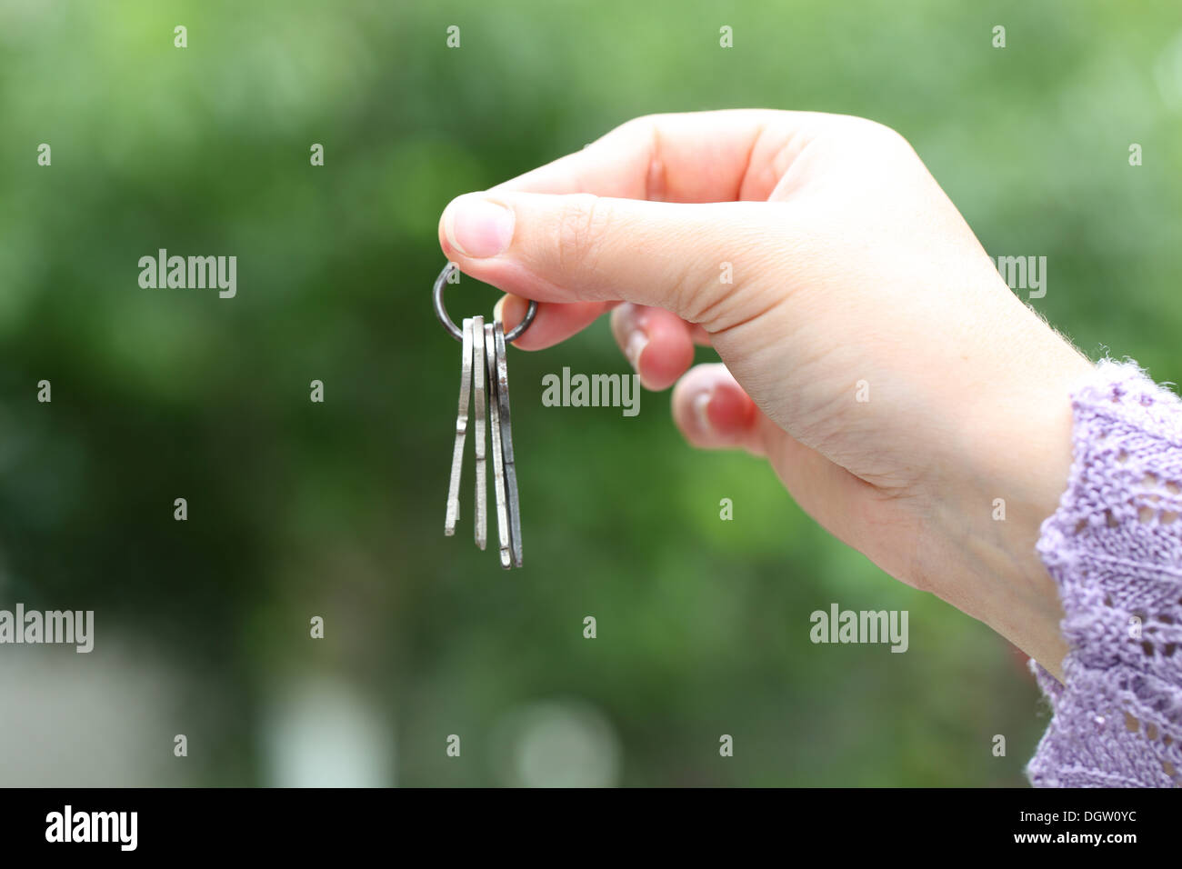 Woman holding key ring with keys hi-res stock photography and images ...