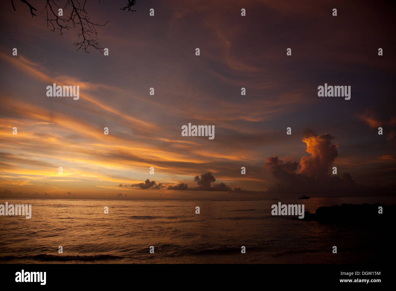 Sky sunset beach hi-res stock photography and images - Alamy