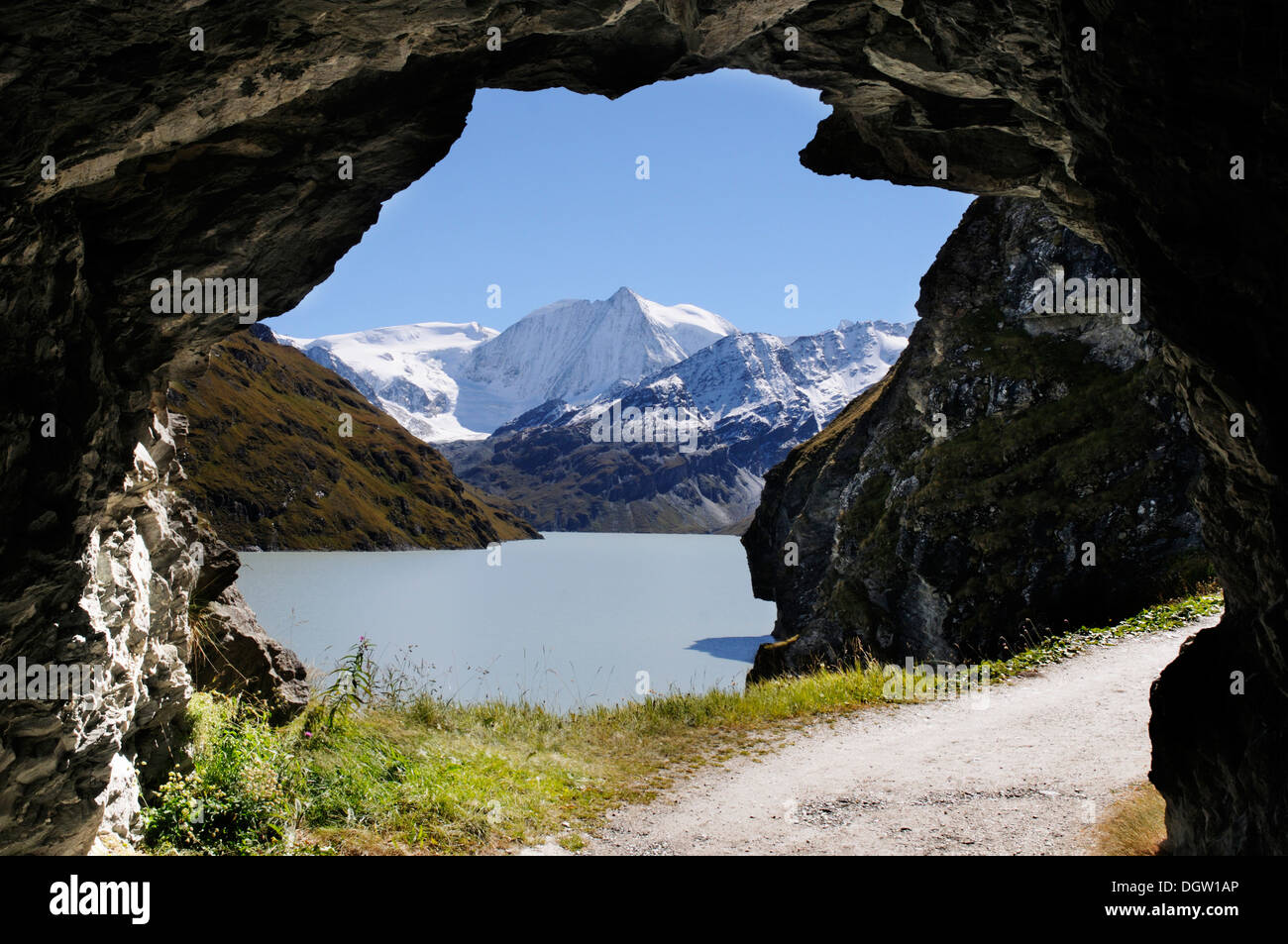 Lac Dixence and Mont Blanc de Cheilon, Switzerland Stock Photo - Alamy