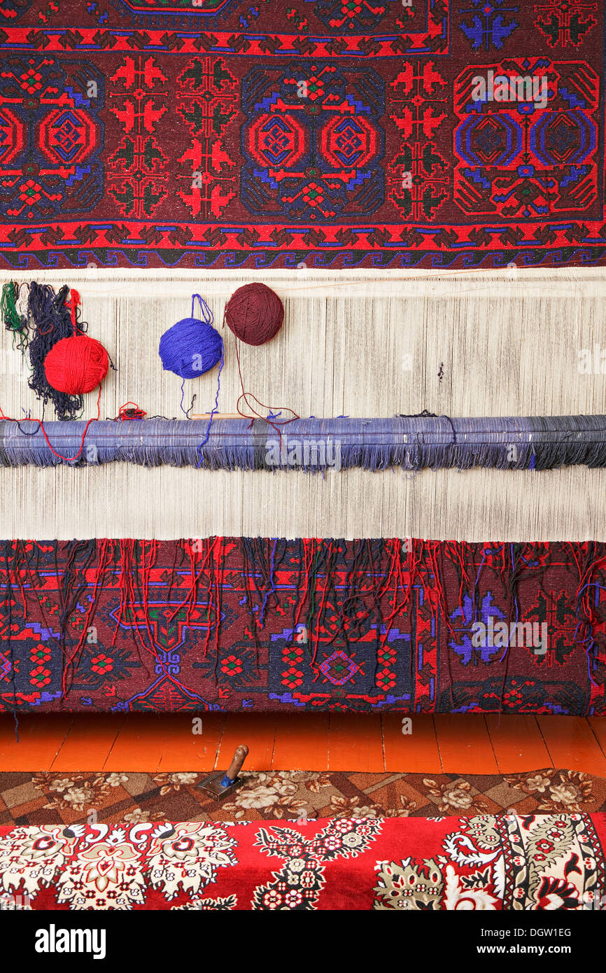Carpet weaver hi-res stock photography and images - Alamy