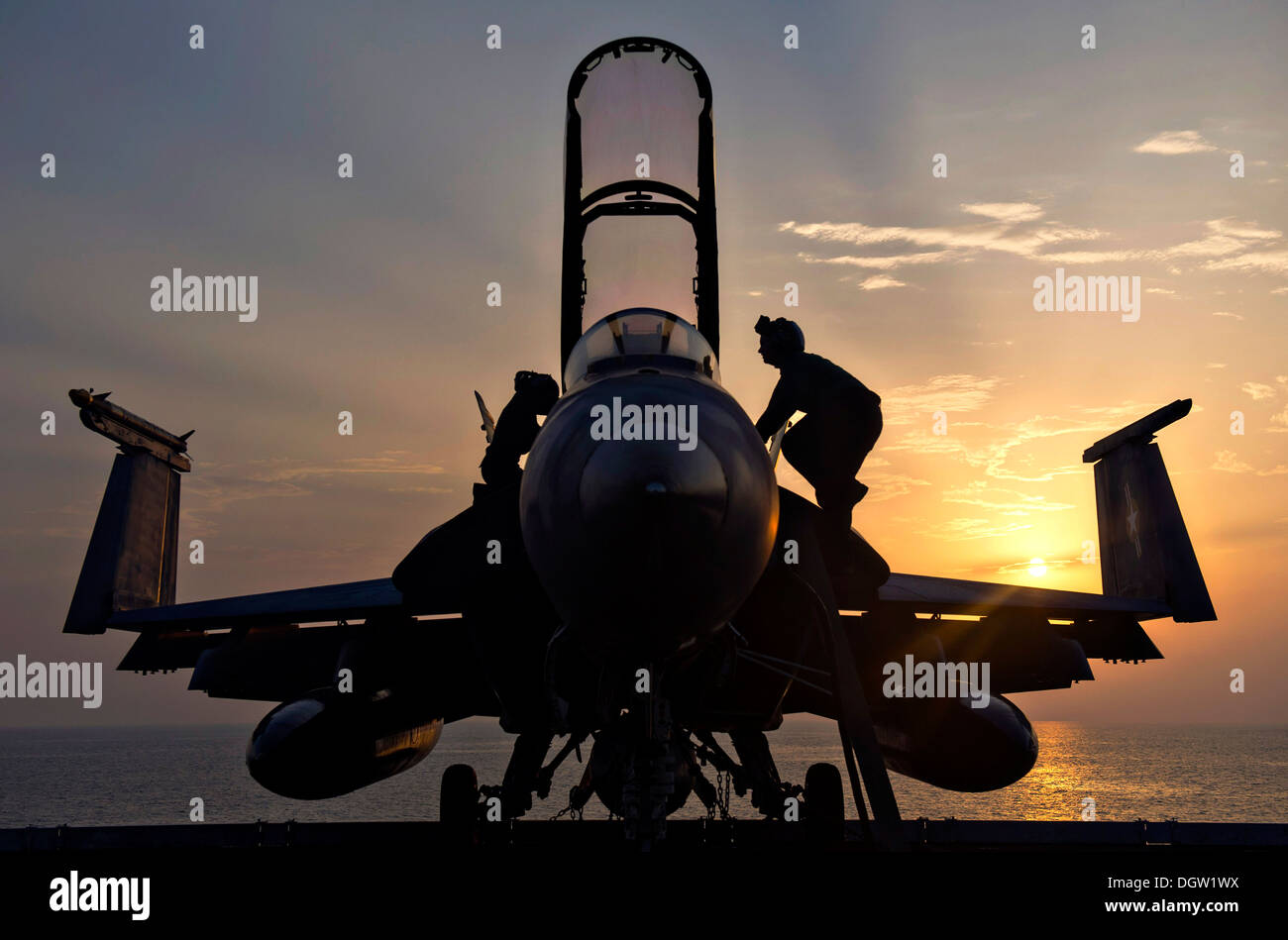 Us navy aviation electronics technician hi-res stock photography and ...