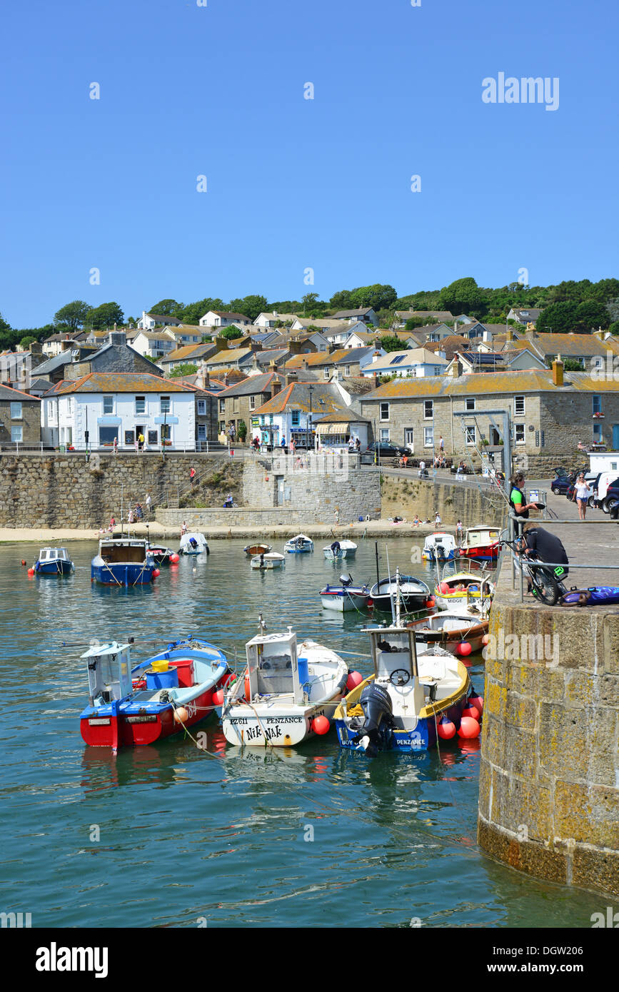 Mousehole village hi-res stock photography and images - Alamy