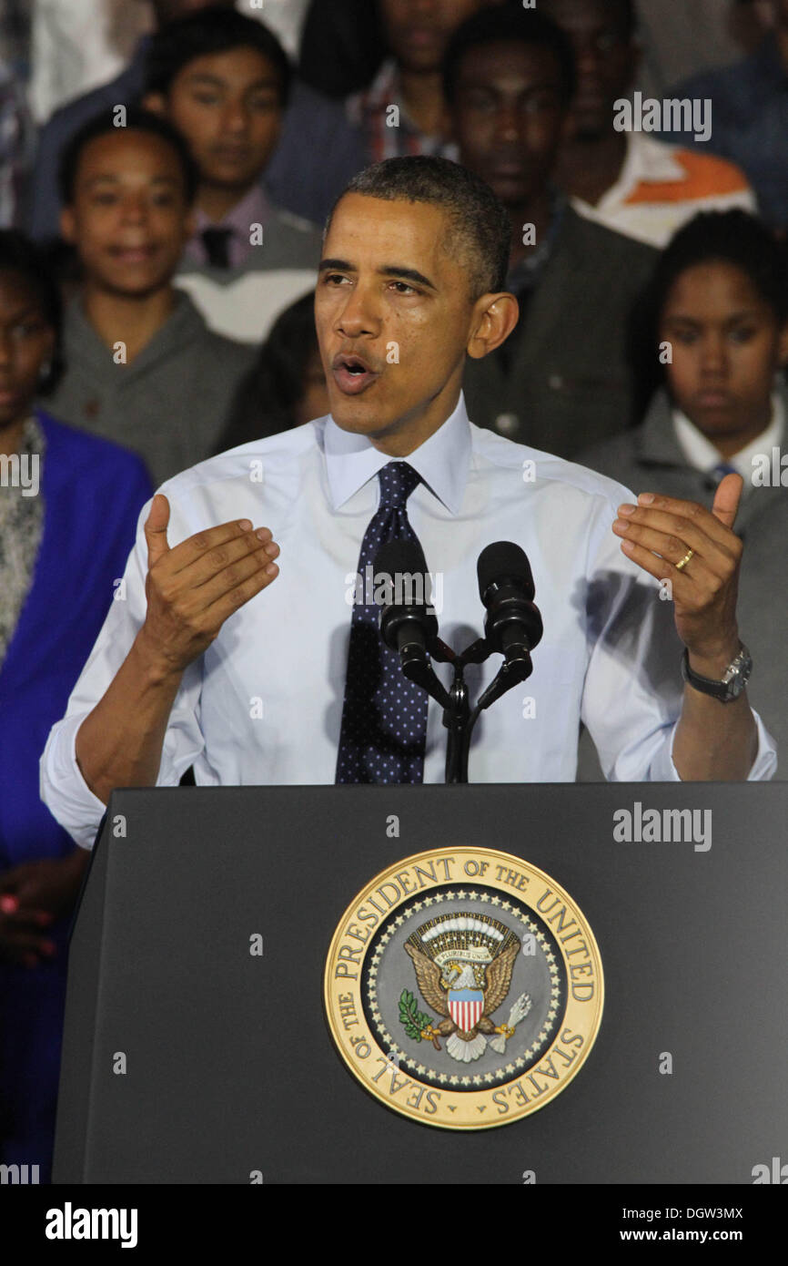New York, New York, USA. 25th Oct, 2013. President Barak Obama visits P ...