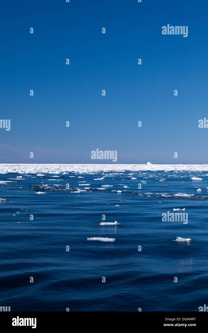 Light pack ice in the Norwegian Arctic, above the 80th parallel Stock ...