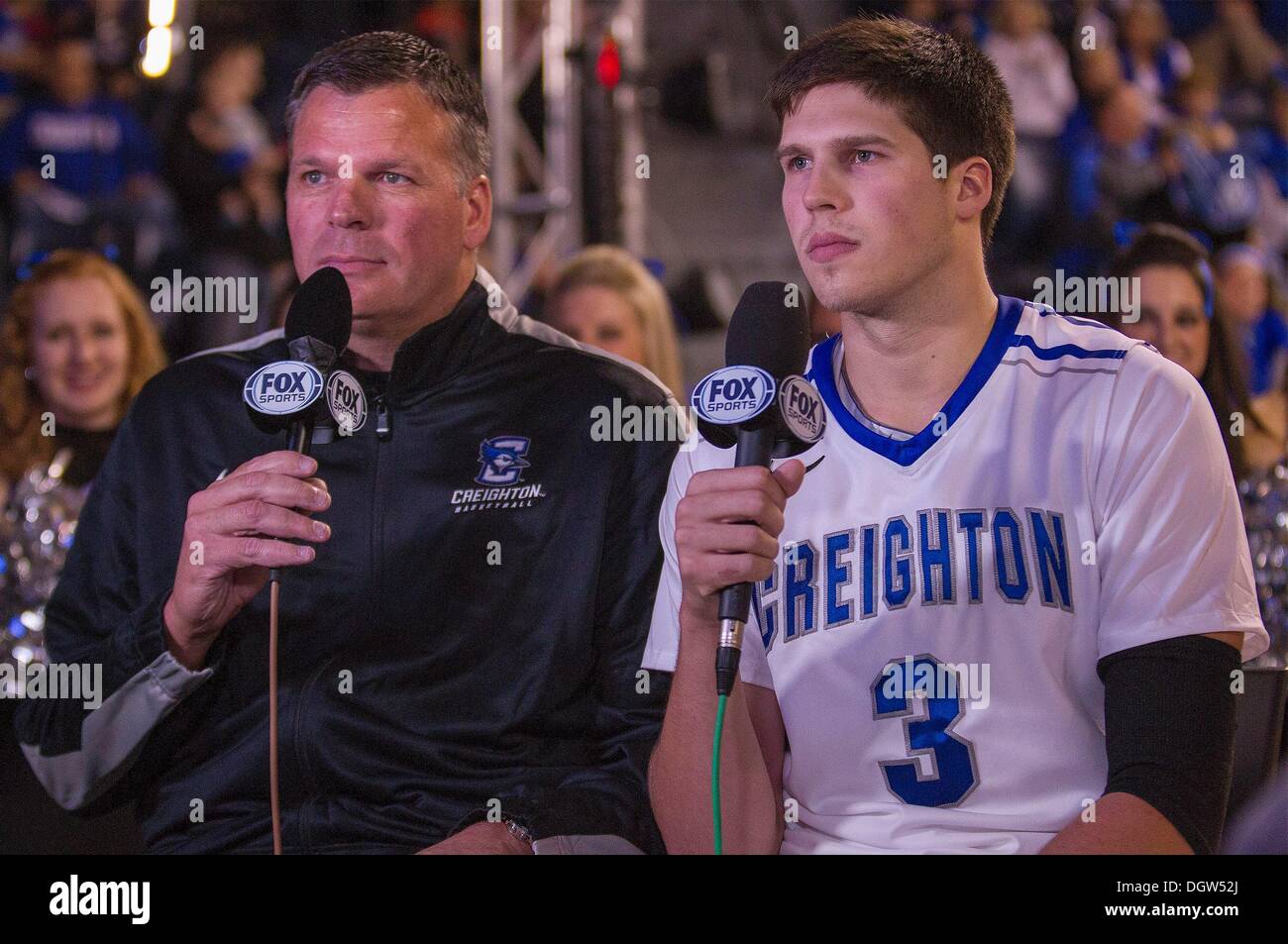 Standing room only crowd hi-res stock photography and images - Alamy