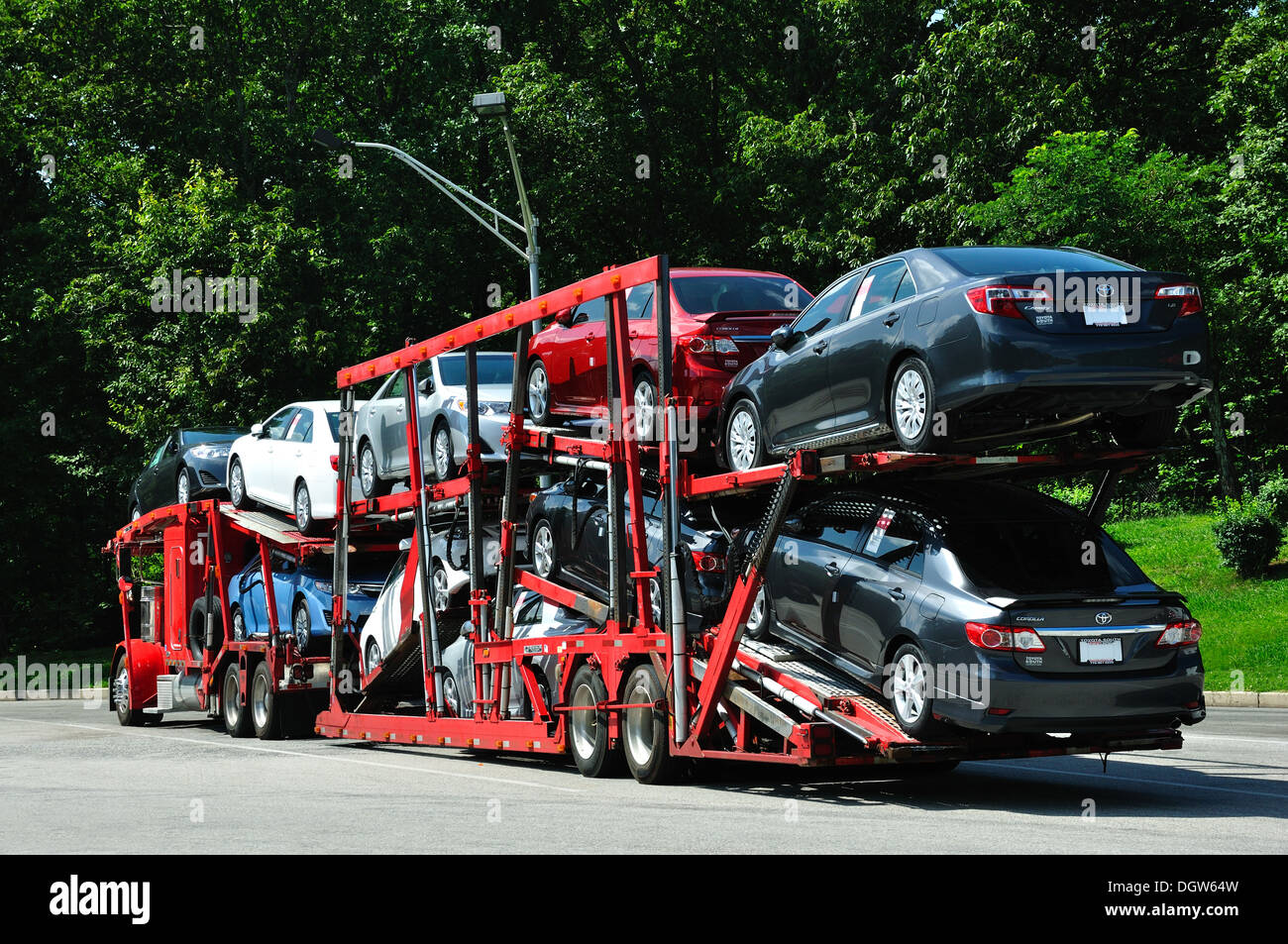 Tractor trailer transporting cars Stock Photo - Alamy