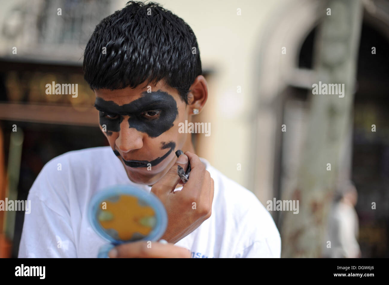 Man face painting hi-res stock photography and images - Alamy