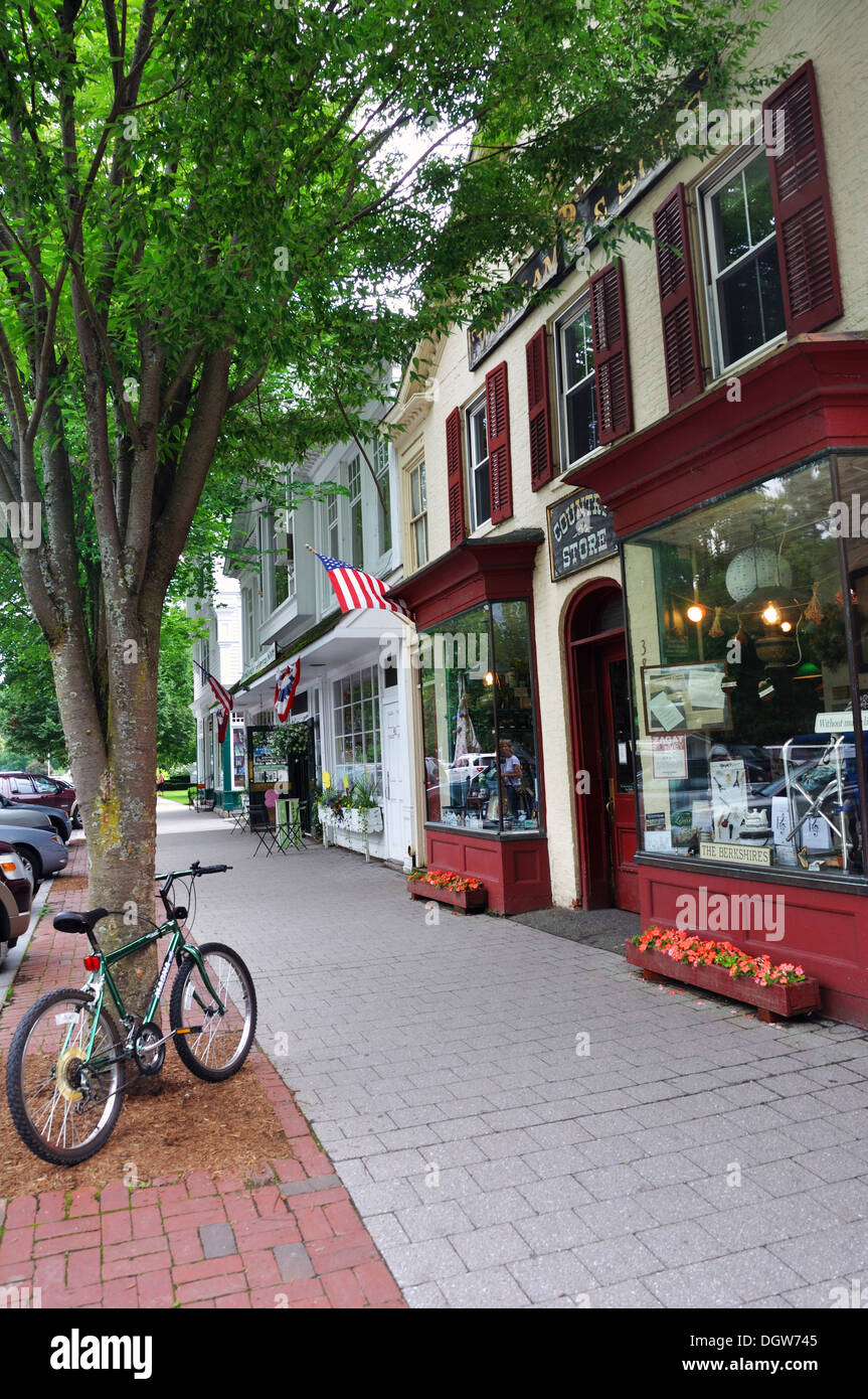 Massachusetts street shops hi-res stock photography and images - Alamy
