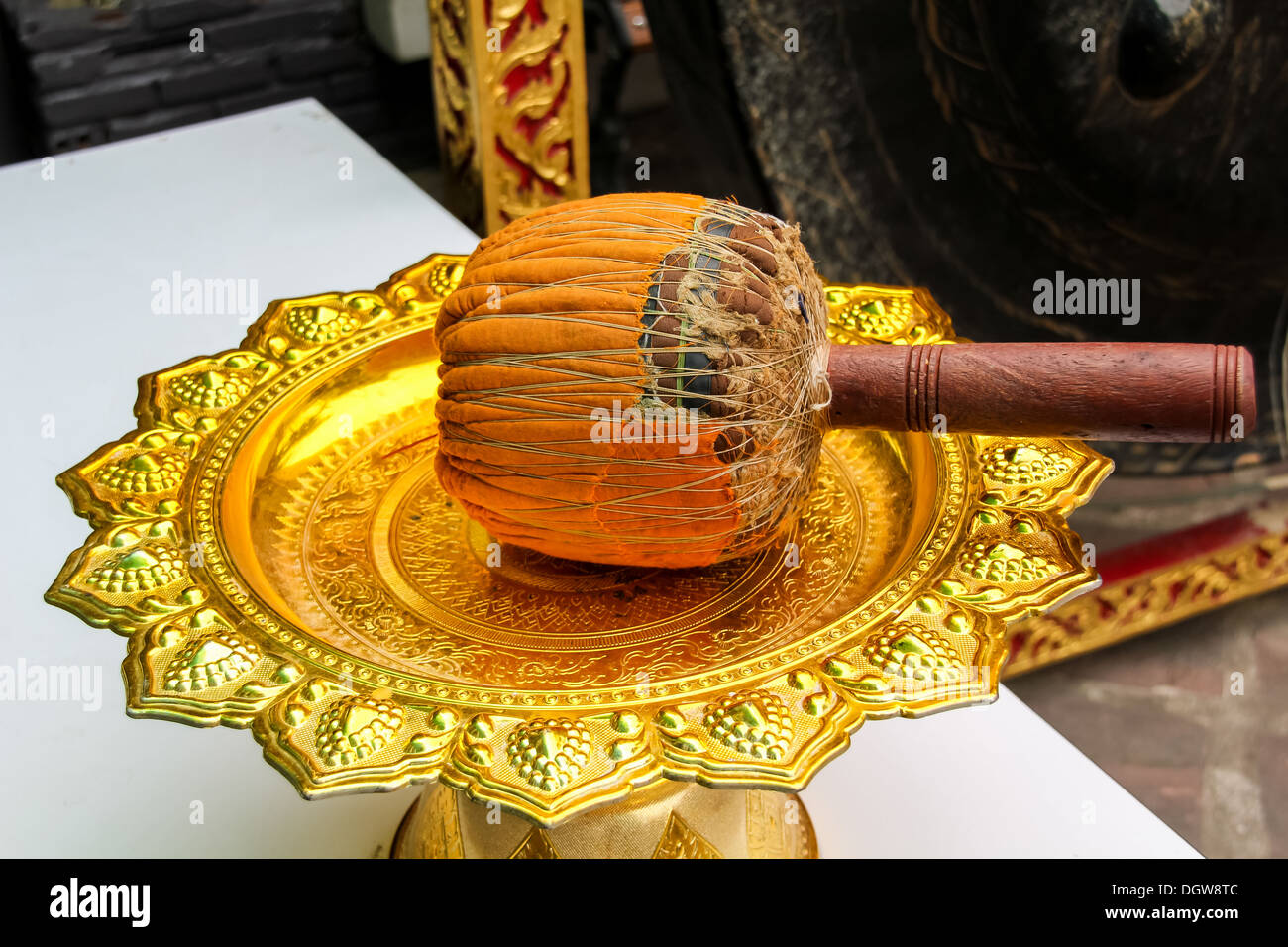 Thai spiritual hi-res stock photography and images - Alamy