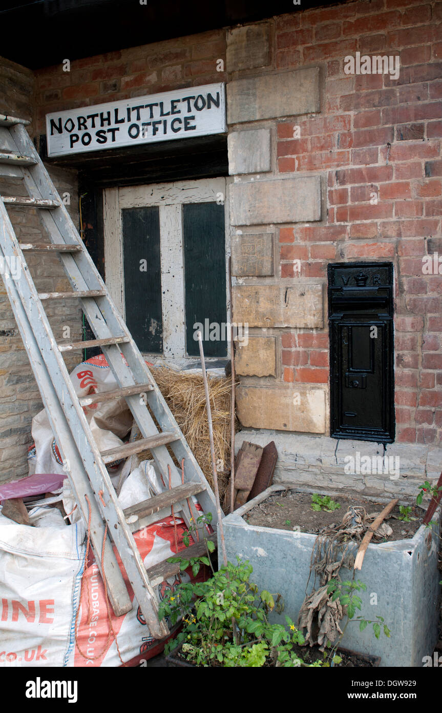 Closed down offices hi-res stock photography and images - Alamy