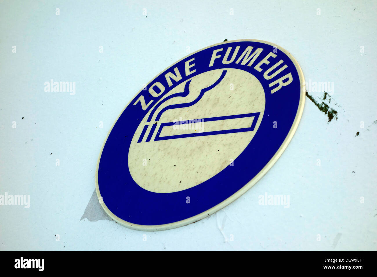 Zone for smokers on MV Barfleur - zone fumer Stock Photo - Alamy