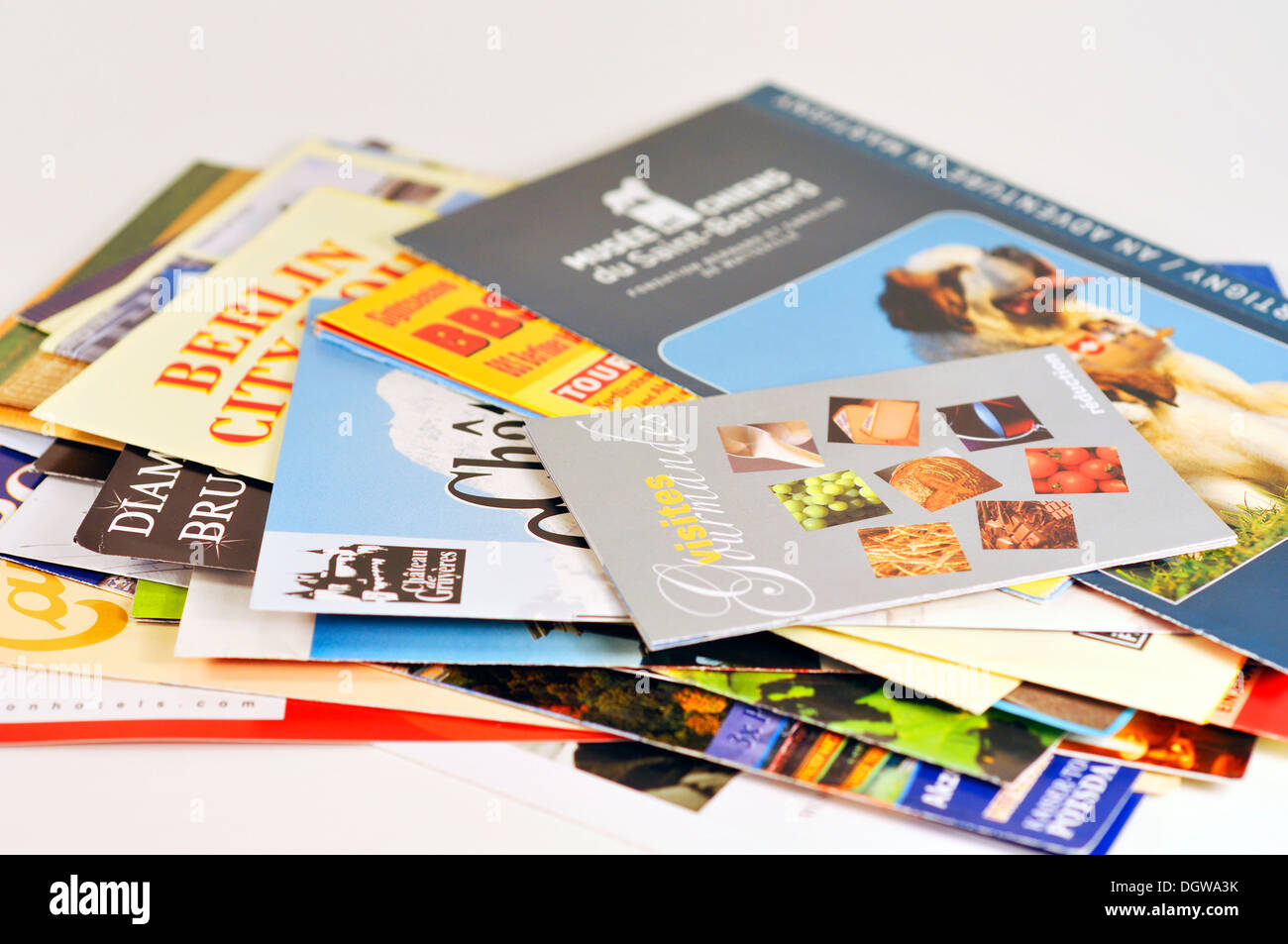 Pile of travel brochures Stock Photo - Alamy