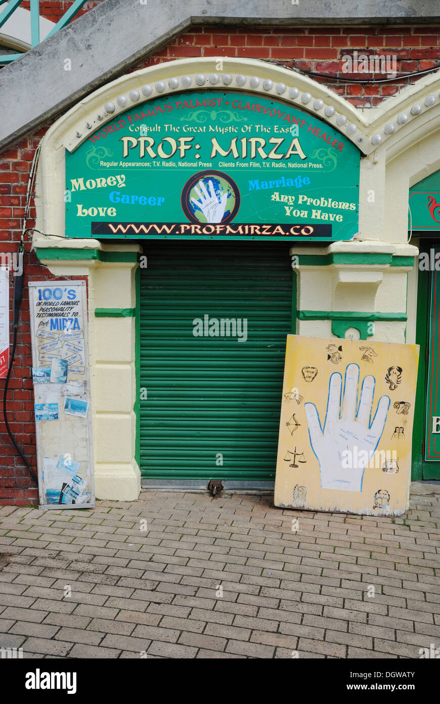 Kings road arches arch hi-res stock photography and images - Alamy