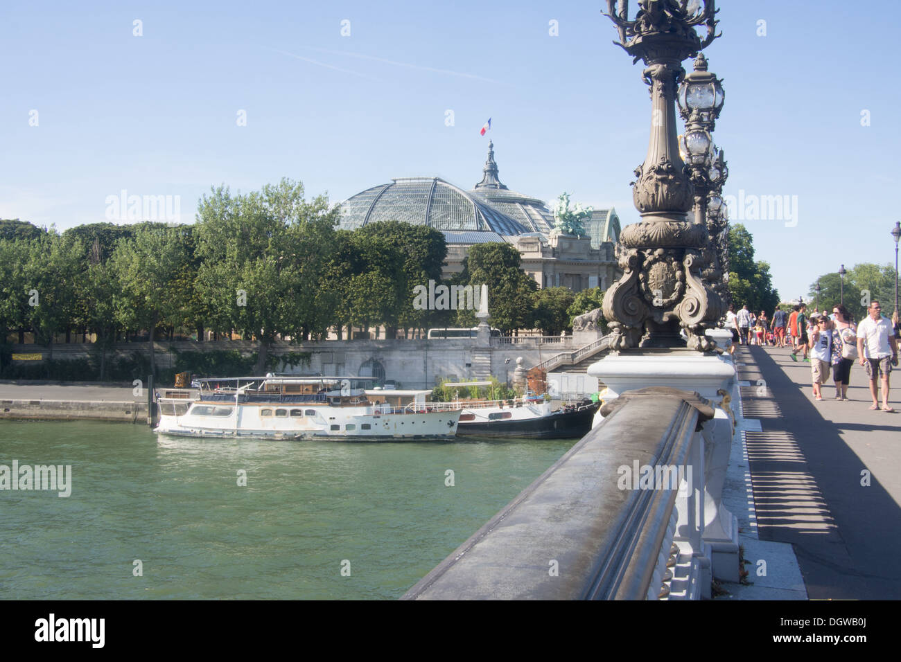 Alexandra III bridge on the River Seine and the Grand Palace in the ...