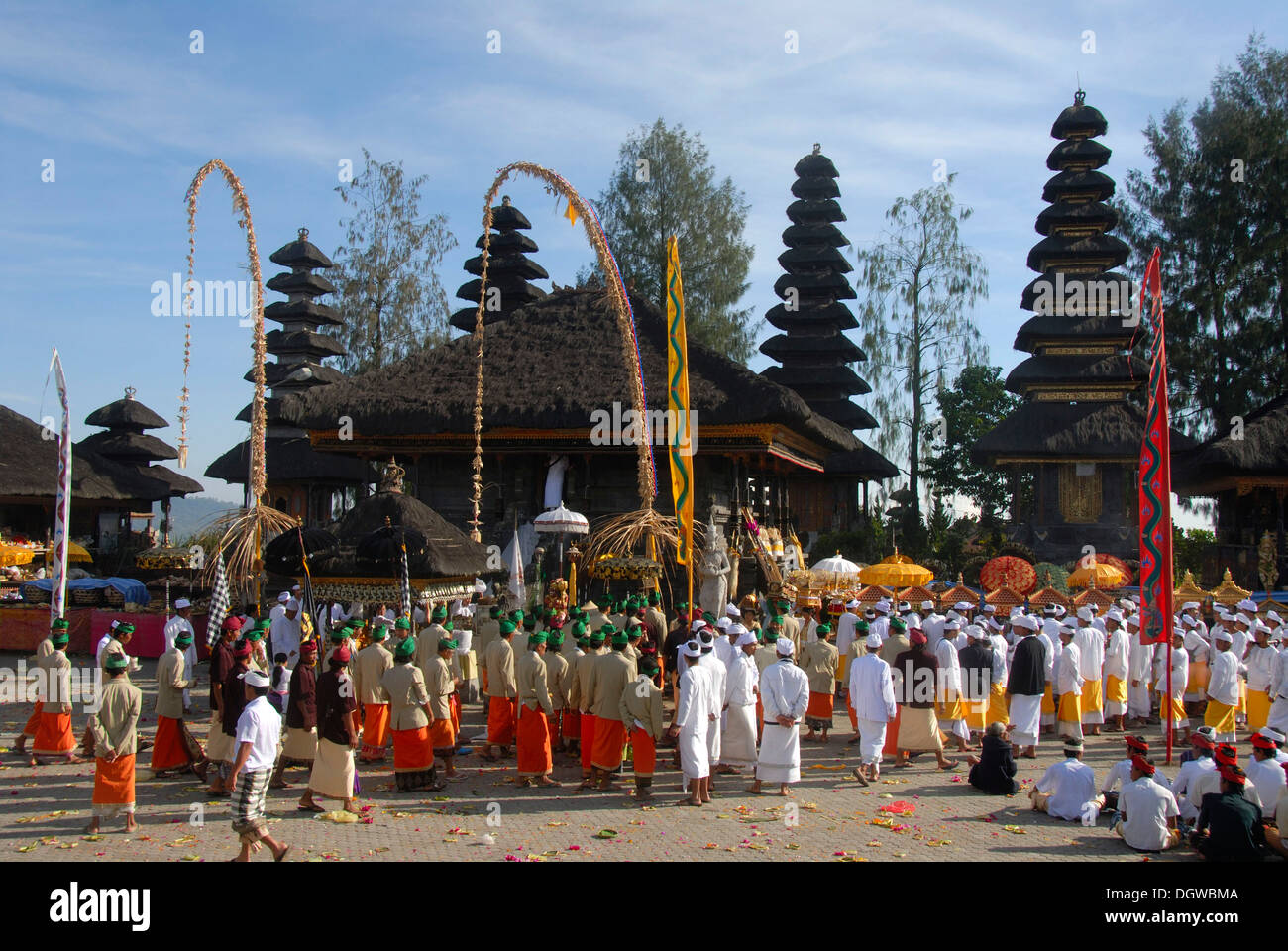 Balinese parades hi-res stock photography and images - Alamy