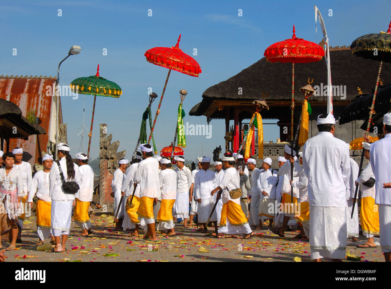 Balinese temple dress hi-res stock photography and images - Alamy