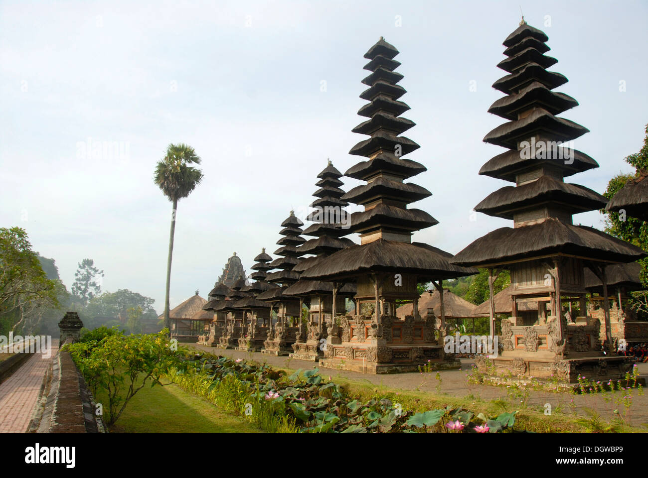 Tall temples hi-res stock photography and images - Alamy